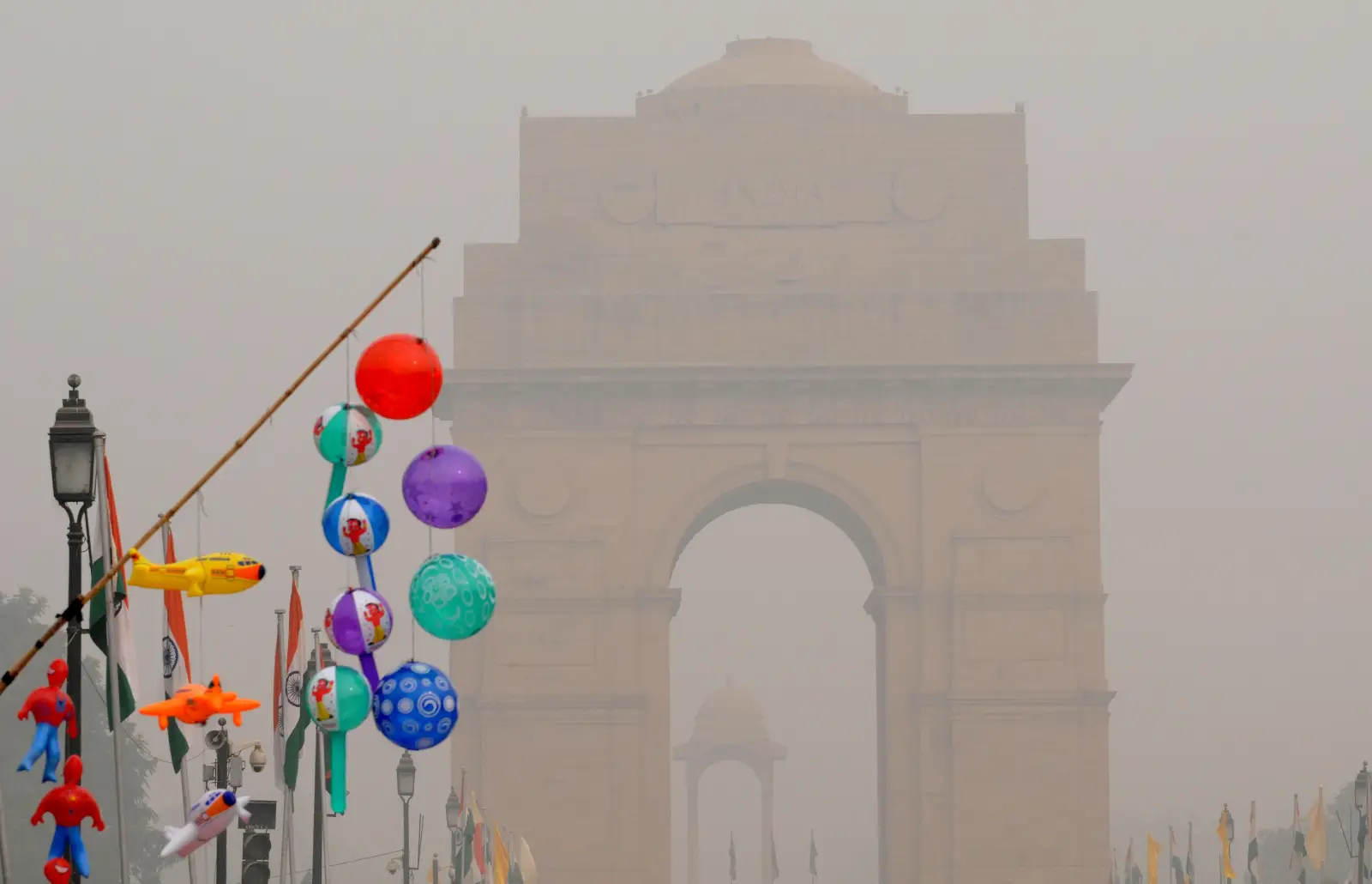 Toxic haze chokes Indian capital