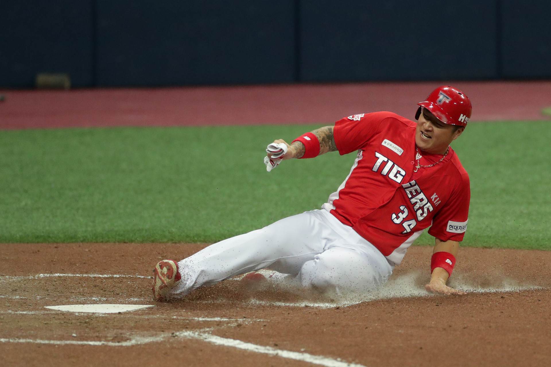 Memorable celebrity first baseball pitches