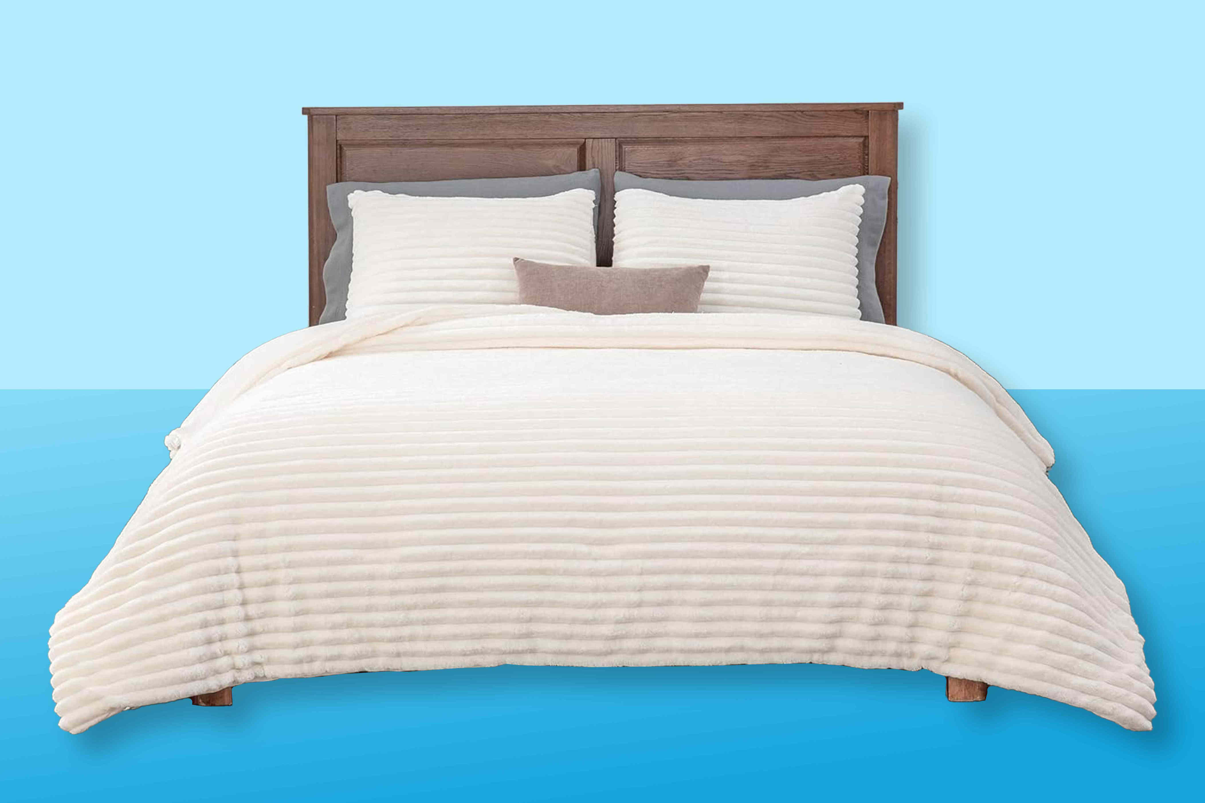 This Fluffy Comforter Feels Like ‘Sleeping on a Cloud That Gives Great ...