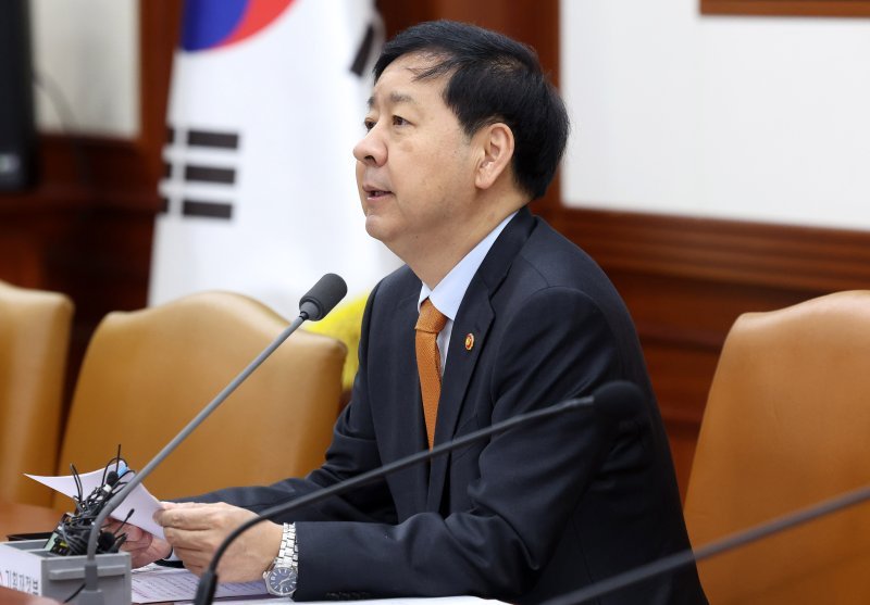 [fn사설] 점점 처지는 GDP 순위, 초혁신 외엔 돌파구 없다