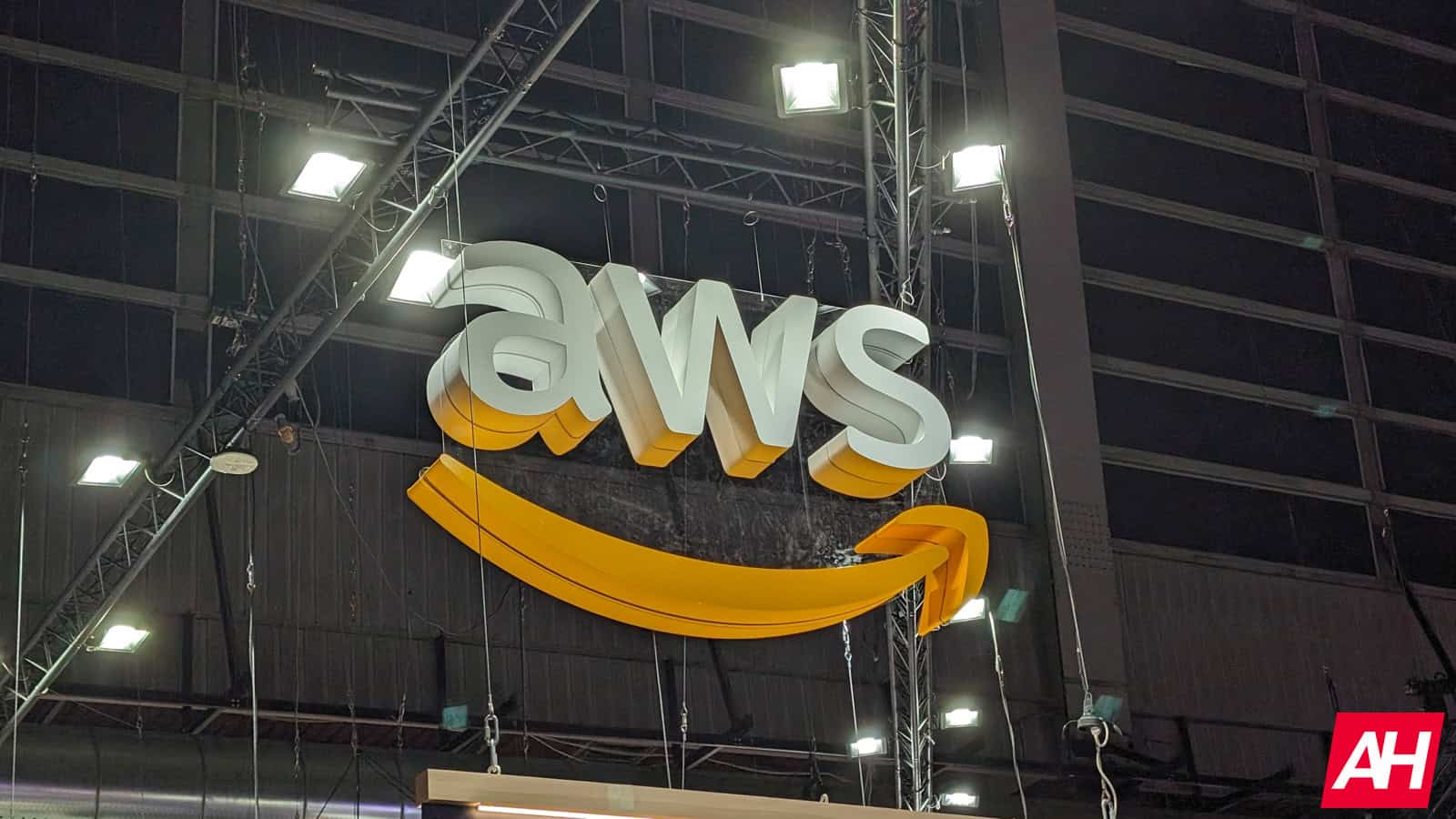 AWS Outage Crashes Amazon, Fortnite, and Other Major Online Services