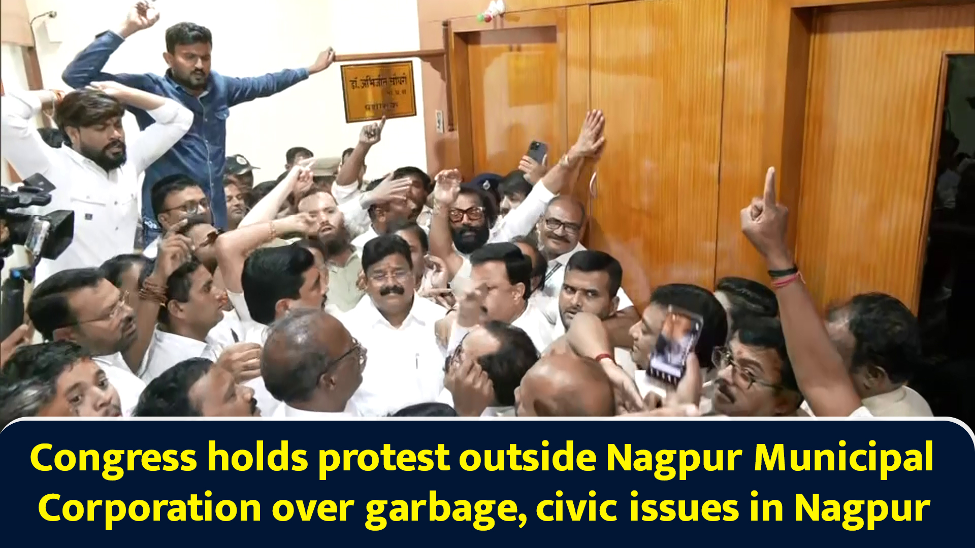 Congress holds protest outside Nagpur Municipal Corporation over ...