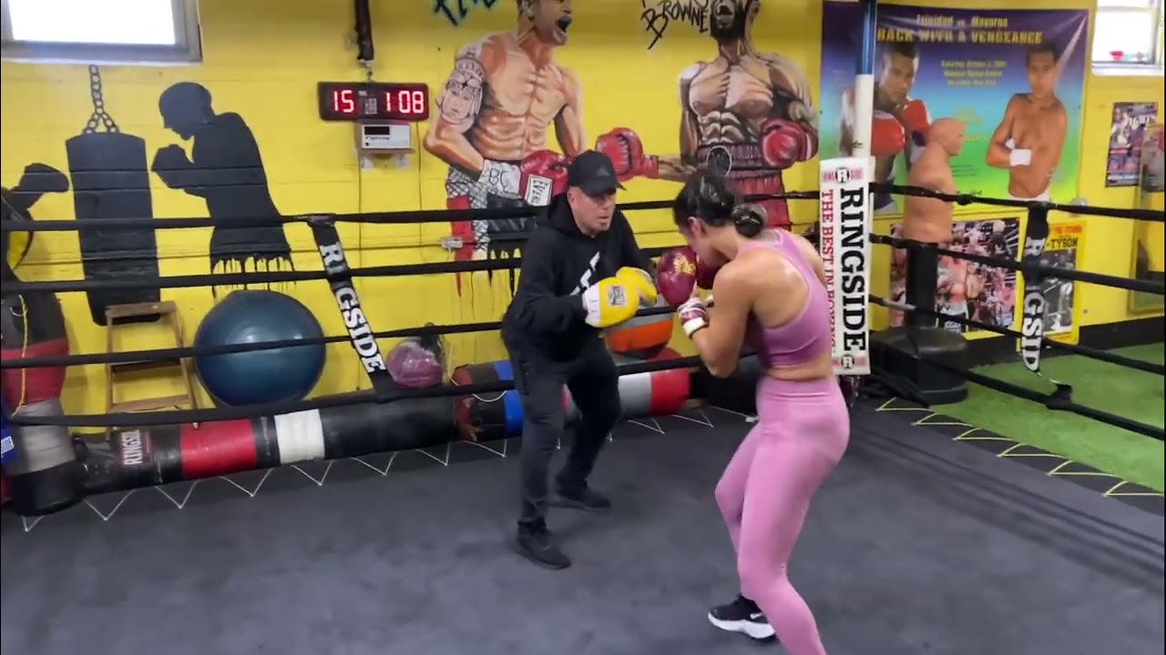 Amanda Serrano unleashing hellacious punches on the hand pads in camp ...