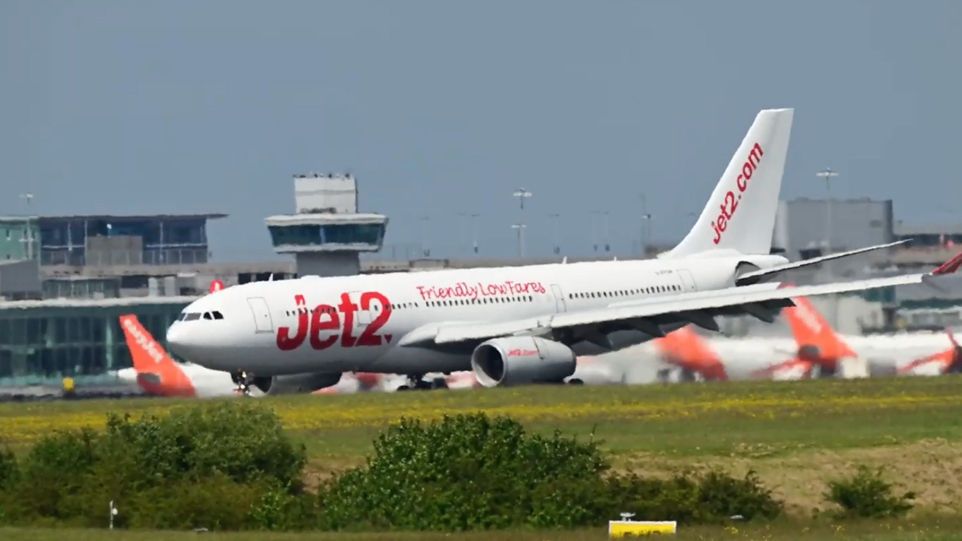Unstable Airbus A330 Landing in Crosswinds