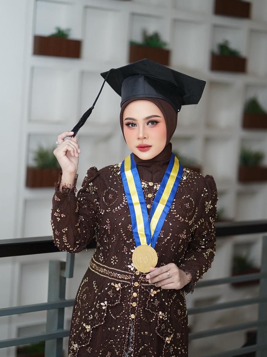 7 Inspirasi Makeup Wisuda Korean Look yang Fresh dan Natural