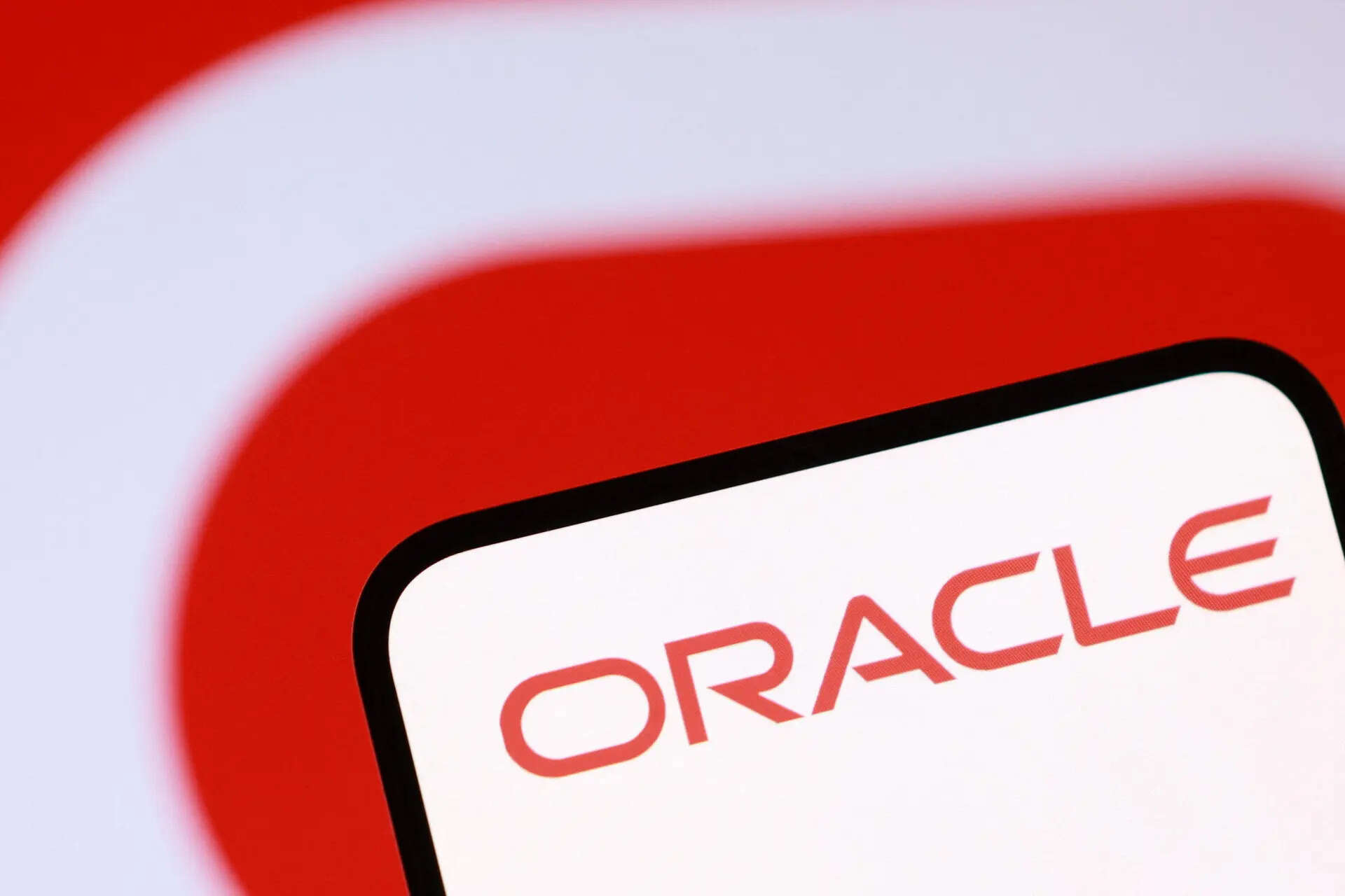 Oracle declines on concerns about fulfilling AI cloud demand