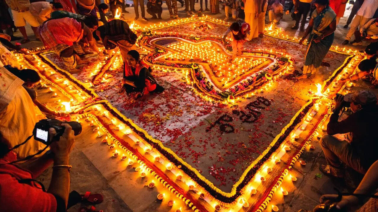 A First Timer's Guide To Dev Deepawali, Varanasi’s Festival Of Lights ...