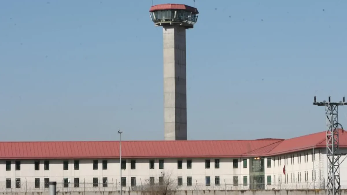 Cuatro funcionarios resultan heridos tras la agresión de un interno de ...