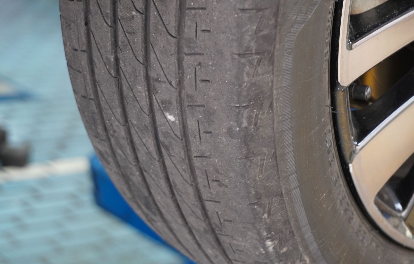 Waduh, Ini 3 Hal yang Mempengaruhi Tingkat Keausan Ban Mobil, Simak