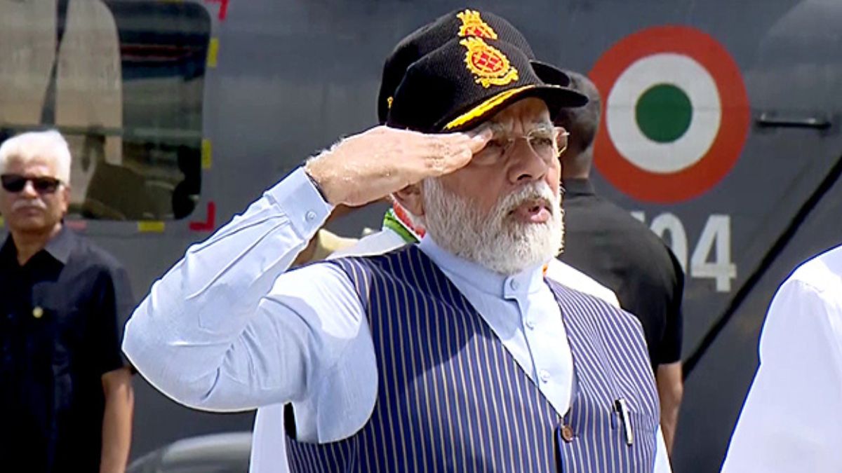 PM Modi Marks Diwali With Navy Personnel On INS Vikrant, Calls Soldiers ...