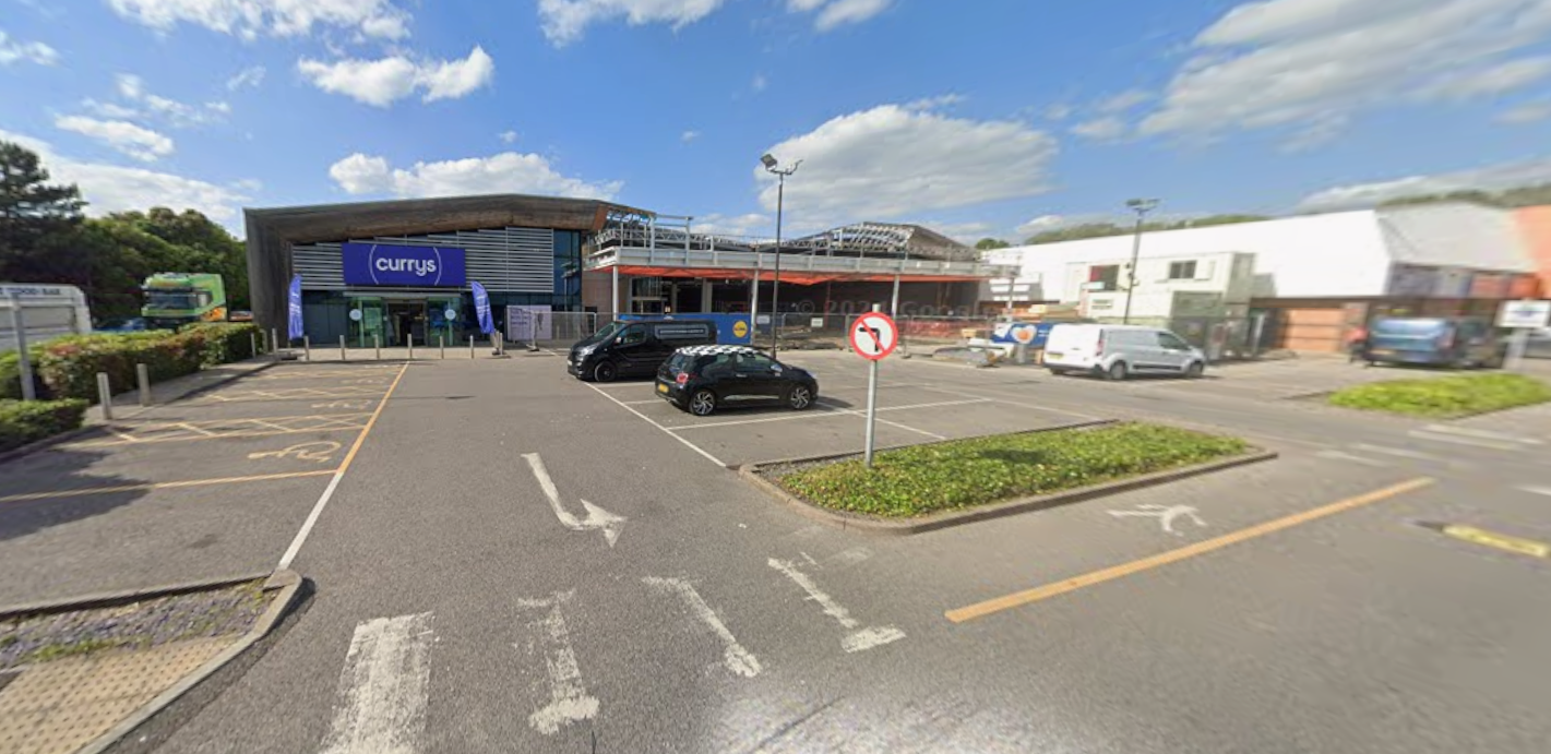 Portsmouth boys arrested following raid at Currys in Worthing as ...