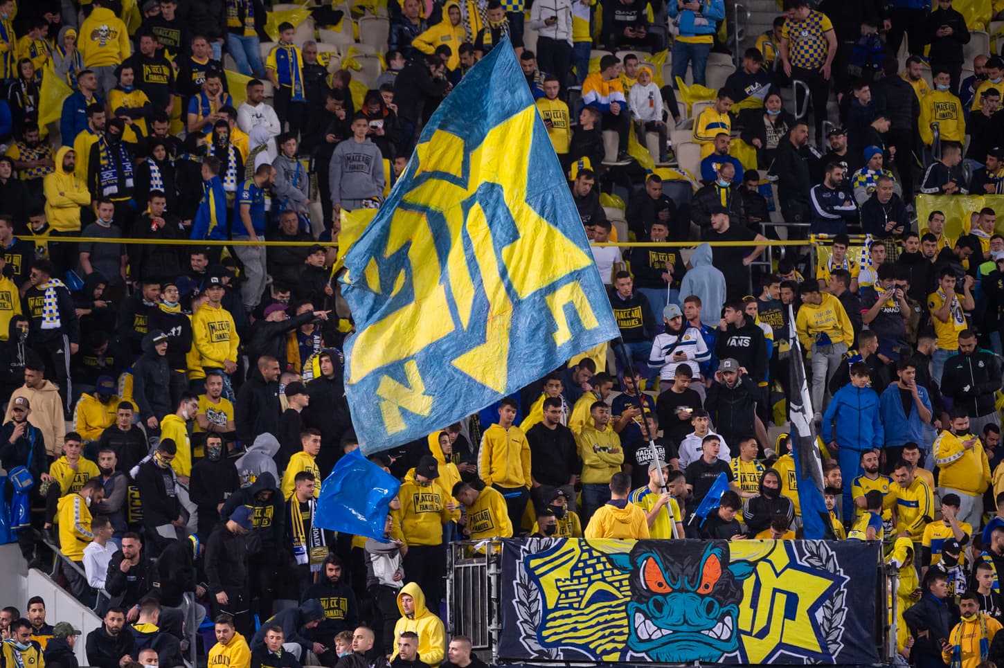 Policiers blessés, jets de fumigènes, "violences graves"... Le derby de ...