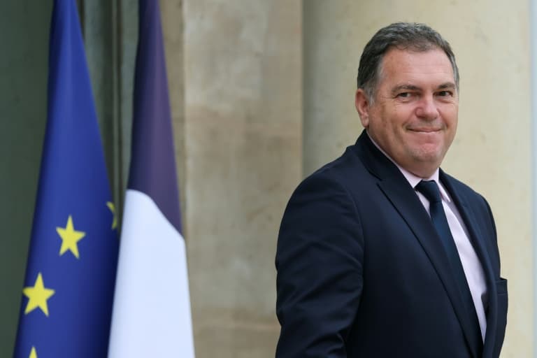 Le ministre des Transports ne s'engagera pas dans "un autre parti" s'il ...