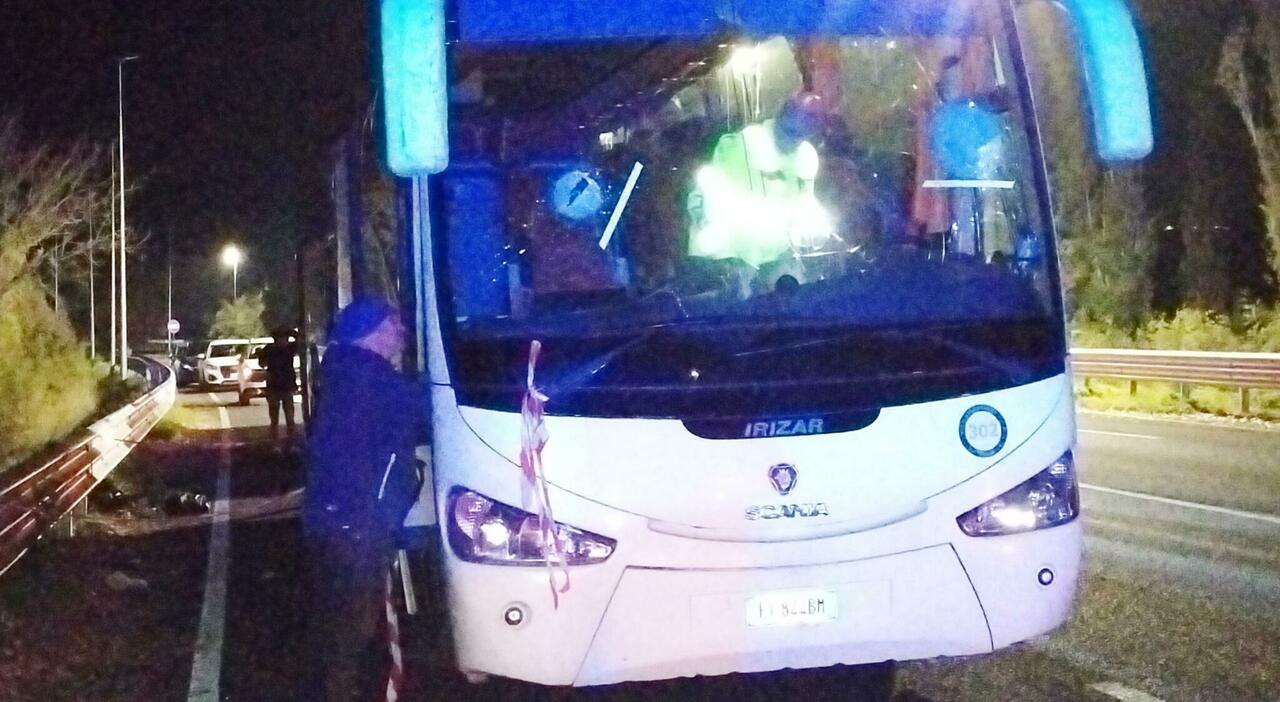 Rieti, agguato al bus dei tifosi: dieci giovani ascoltati in questura ...
