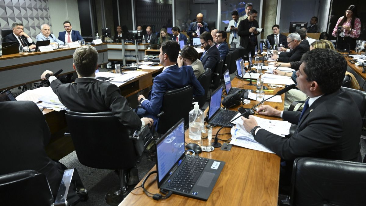 CPMI começa a investigar "playboys do INSS", beneficiados nos governos ...