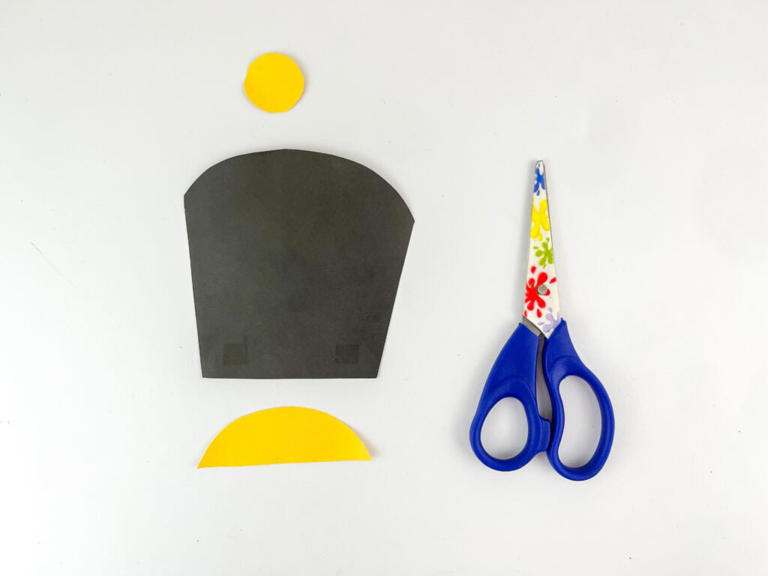 Easy Christmas Nutcracker Handprint Craft