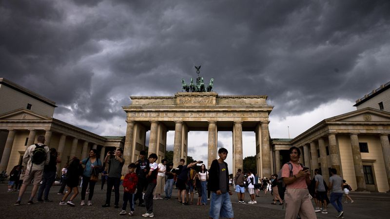 Did pro-Russian supporters fly a Putin hot air balloon in Berlin?