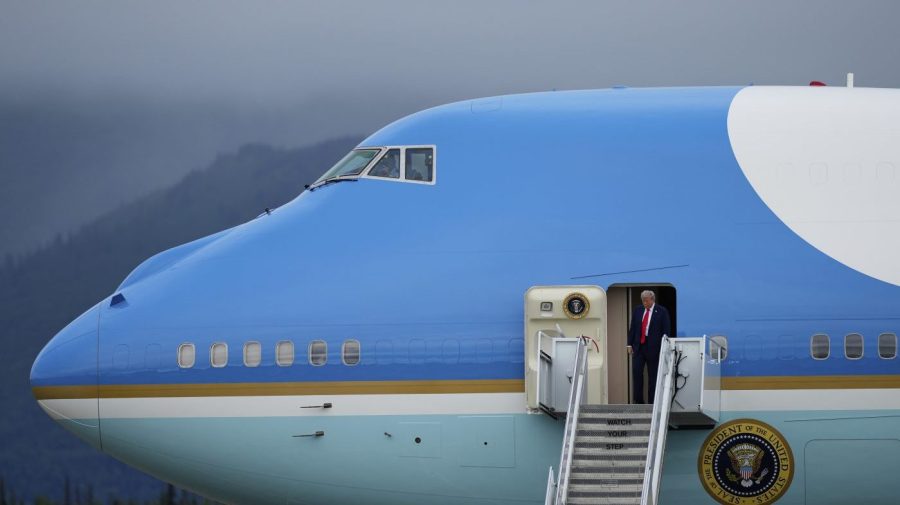 FBI probes hunting stand with sight line on Air Force One in Florida