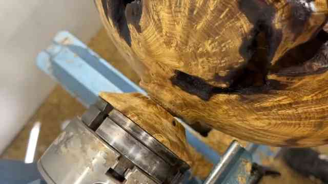 Tornear la madera más rara del mundo reveló algo increíble