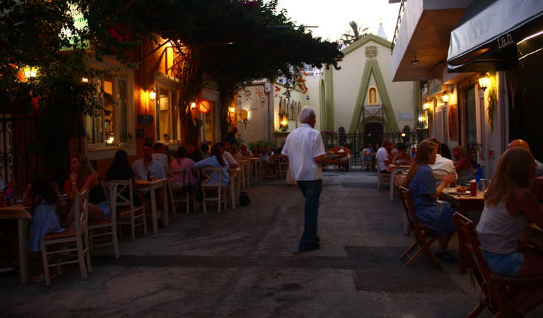 How to Spot Tourist Trap Restaurants in Europe Before You Sit Down