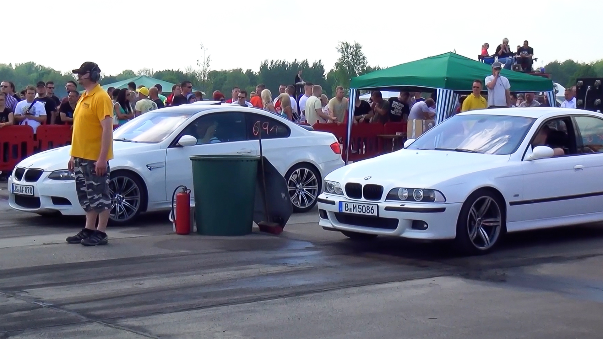 BMW M3 E92 vs M5 E39 Drag Race