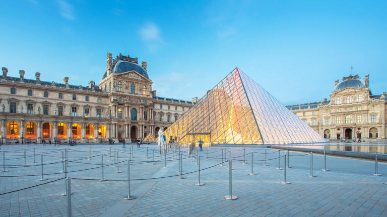 Tyveri på Louvre: Napoleoniske juveler stjålet midt på dagen