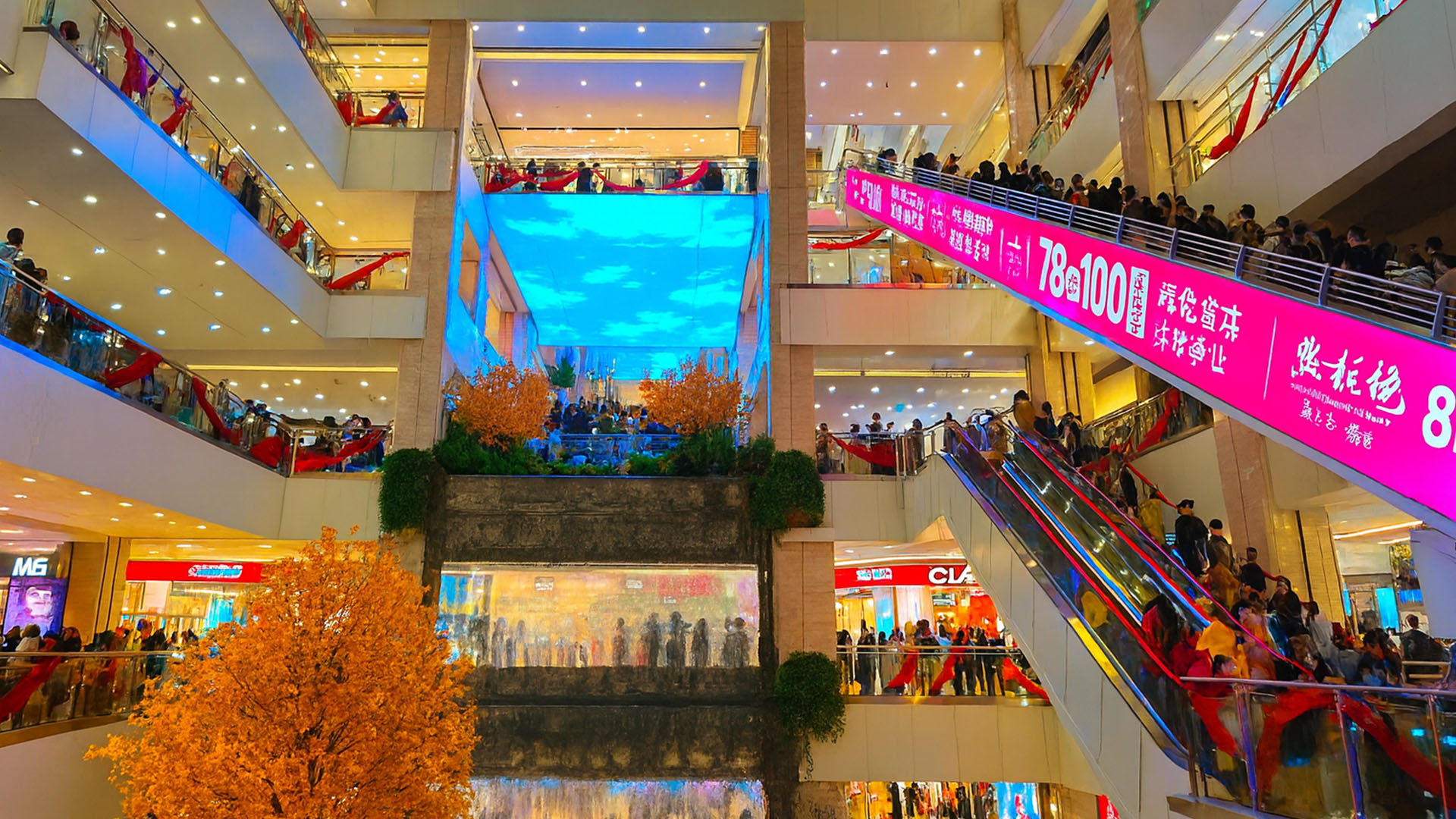 Xi’an Mall with Indoor Nature – China 4K