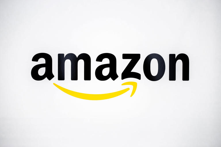 Amazon cloud computing outage knocks out many online services