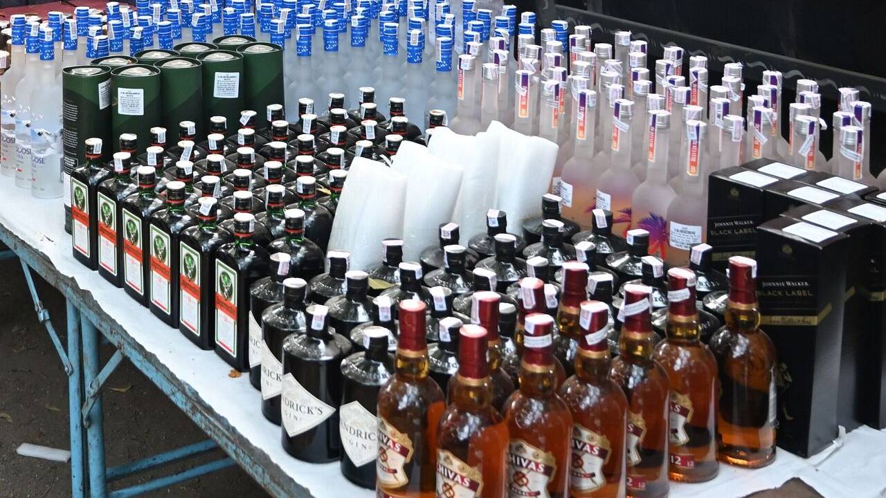 बिहार चुनाव में अब तक पकड़ी गई 23 करोड़ की शराब, 753 लोग गिरफ्तार