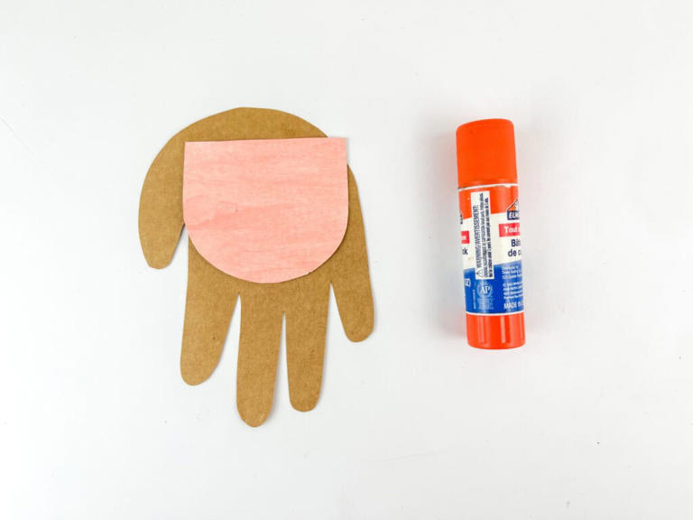 Easy Christmas Light Handprint Craft