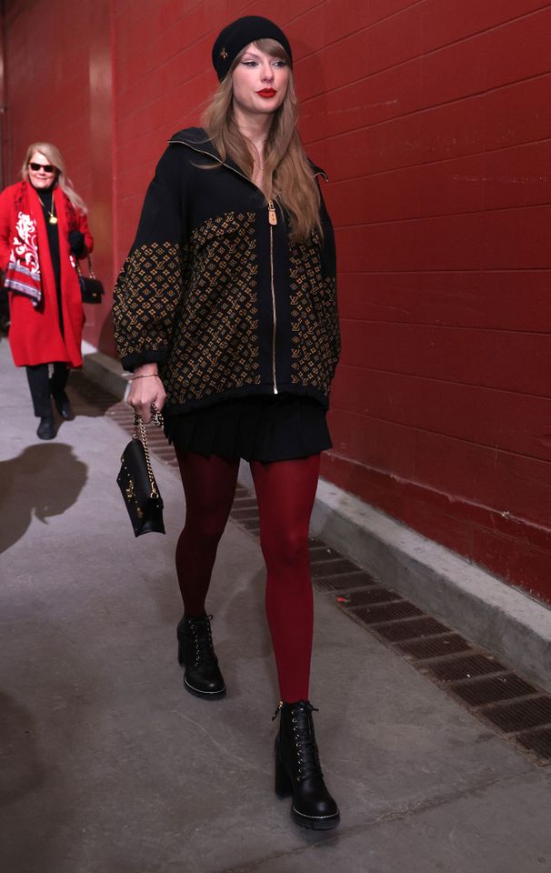 Taylor Swift and Travis Kelce Celebrate Chiefs' Win at 1587 Prime as ...