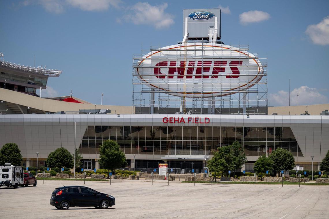 Chiefs stadium talks thrust Kansas council into spotlight. What they're ...