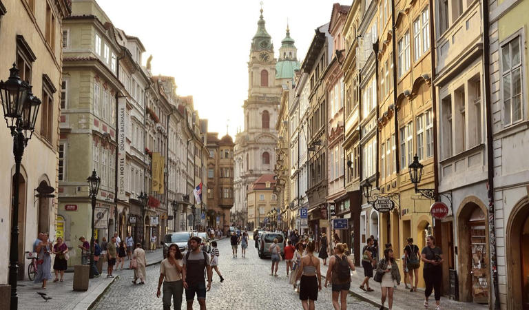 How to Spot Tourist Trap Restaurants in Europe Before You Sit Down