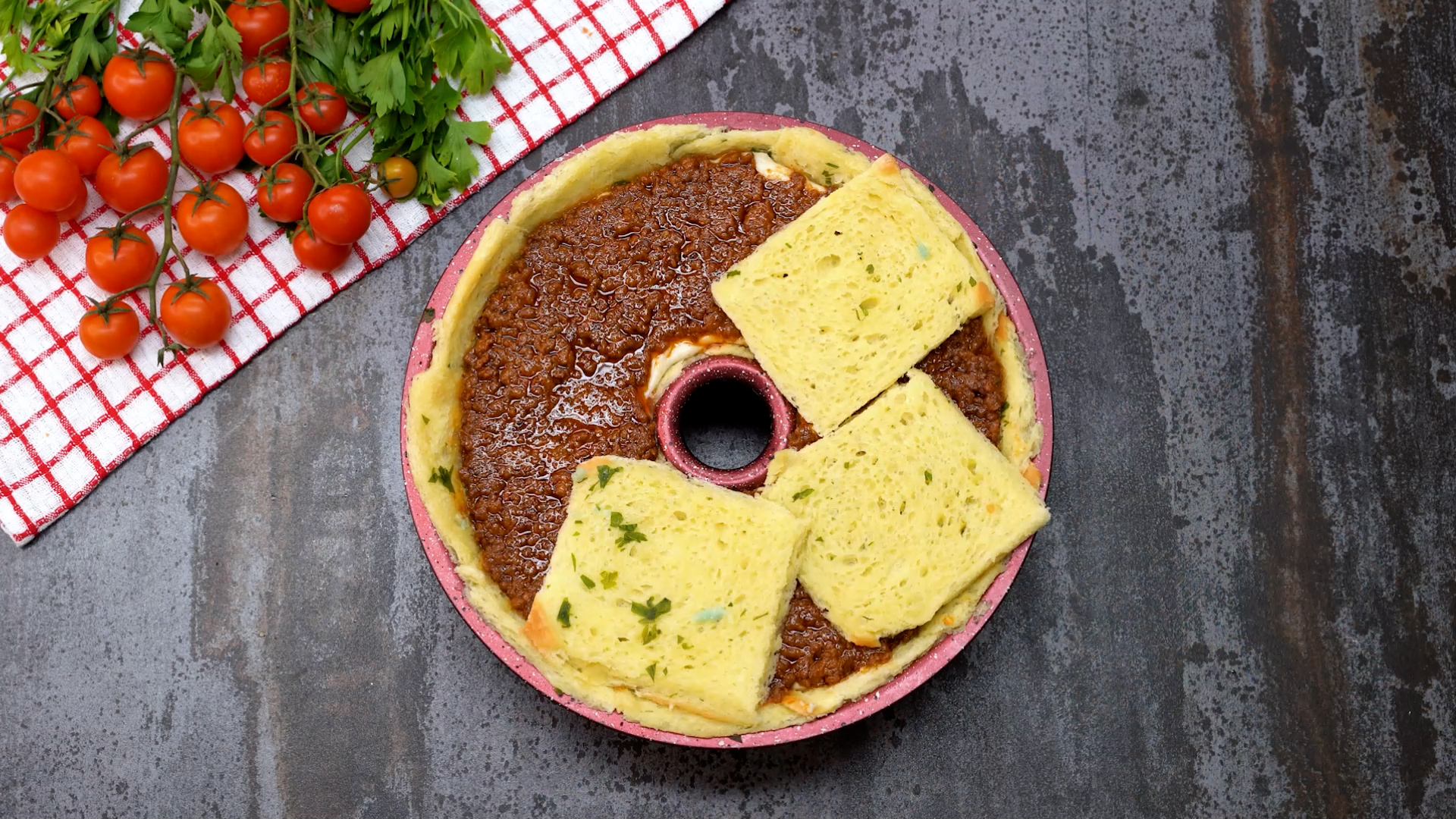 Lasagna Stuffed Garlic Bread Ring
