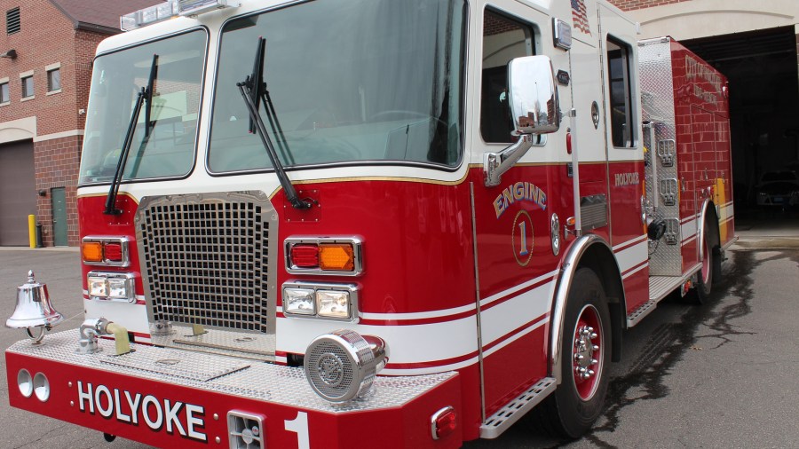 Rollover crash on I-91 in Holyoke caused traffic delay