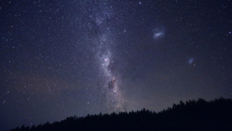 Mysterious glow in our galaxy may be coming from dark matter