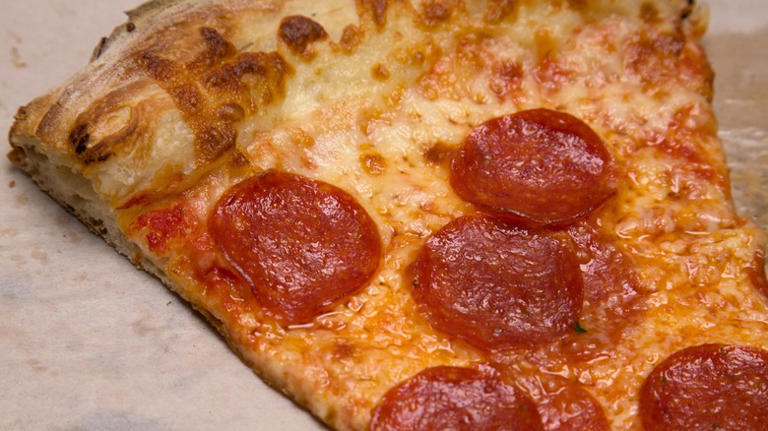 Why I'm Not Going To Blot The Grease On My Pizza No Matter What Anyone Says