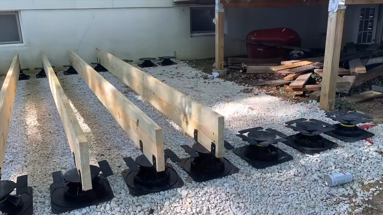 How to build the ultimate no-nonsense deck on a budget