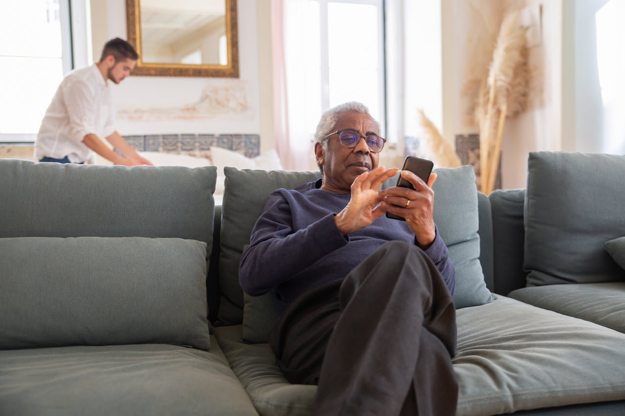The 10 most common mistakes men over 50 make on dating apps