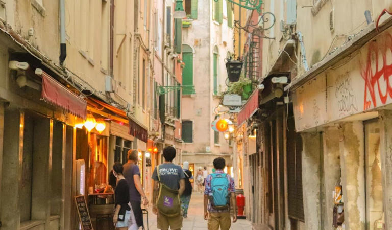 How to Spot Tourist Trap Restaurants in Europe Before You Sit Down