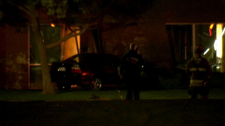 Suspected DUI driver crashes into building, causes gas leak in northwest Fresno, police say