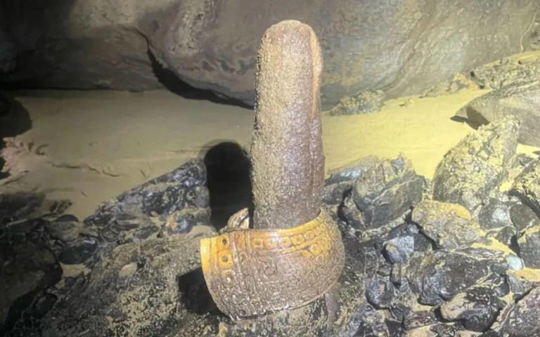 Ancient Altar Hidden for 500 Years Found Deep in a Cave in Mexico ...