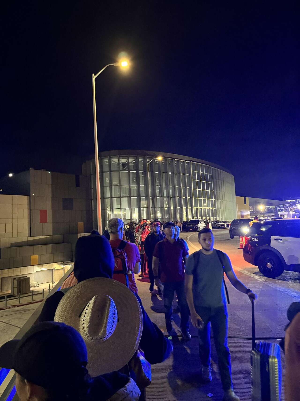 TSA lines stretch outside TX airport as 40,000 people take flight