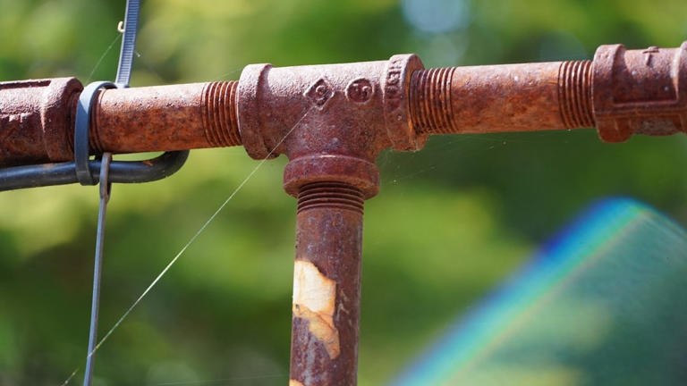 14 Common Bathroom Products That Damage Pipes, Plumbing Experts Warn