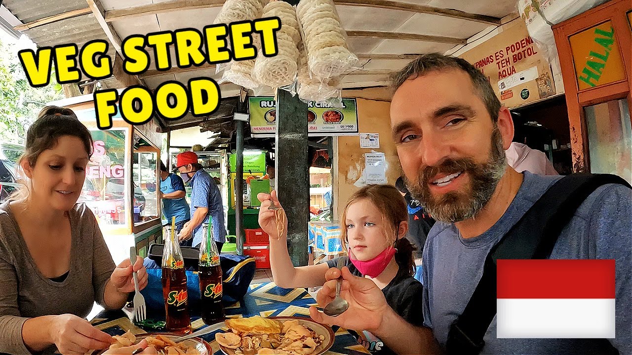 $1 Indonesian street food (Ketoprak Ciragil) in Central Jakarta ...