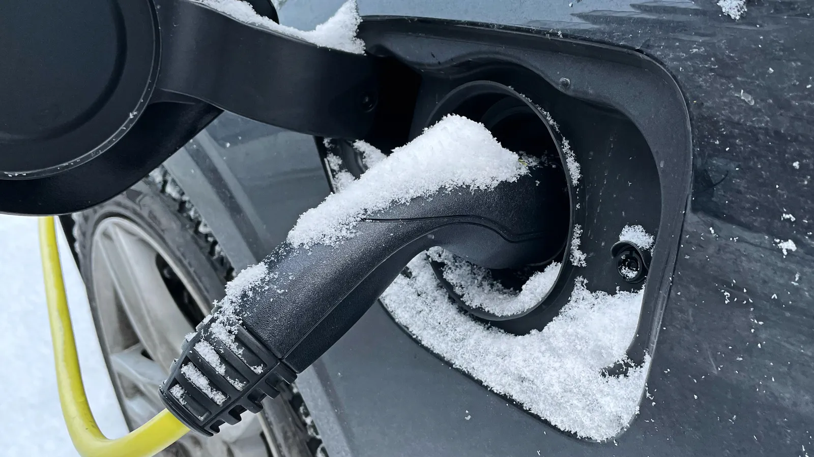 Cold-weather driving tips that improve electric vehicle range
