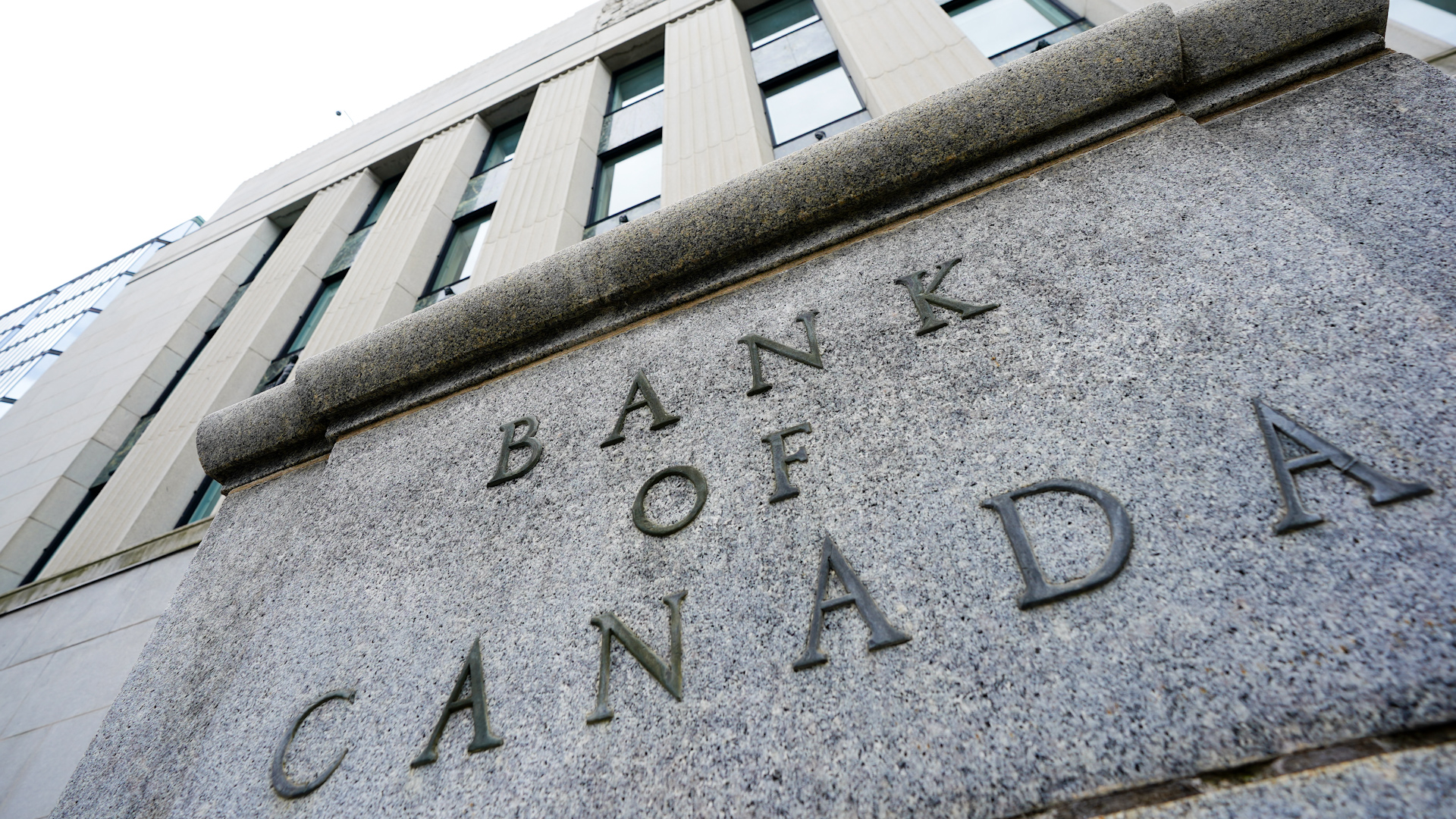 Bank of Canada surveys show U.S. tariffs still loom over businesses ...