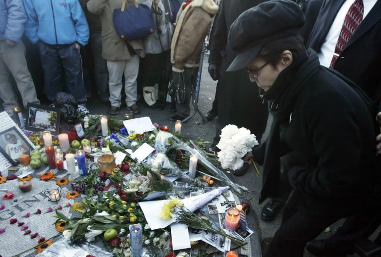 Beatles assassin Mark David Chapman killed John Lennon ‘to be a ...