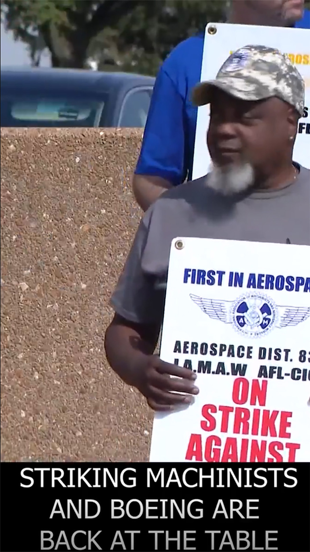 Striking machinists, Boeing back at the bargaining table