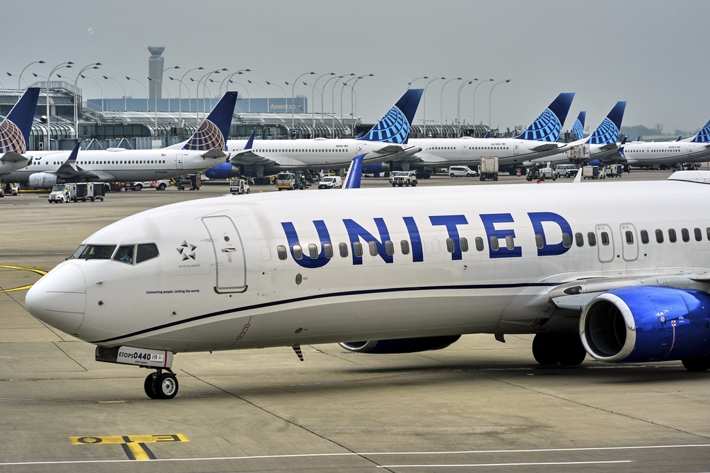 United flight diverted after windshield crack; NTSB launches investigation